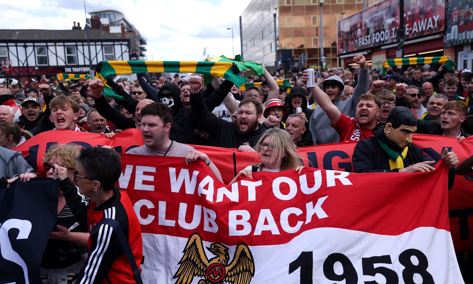 Furious Man United fans go ahead with protest despite risk it spoils ...