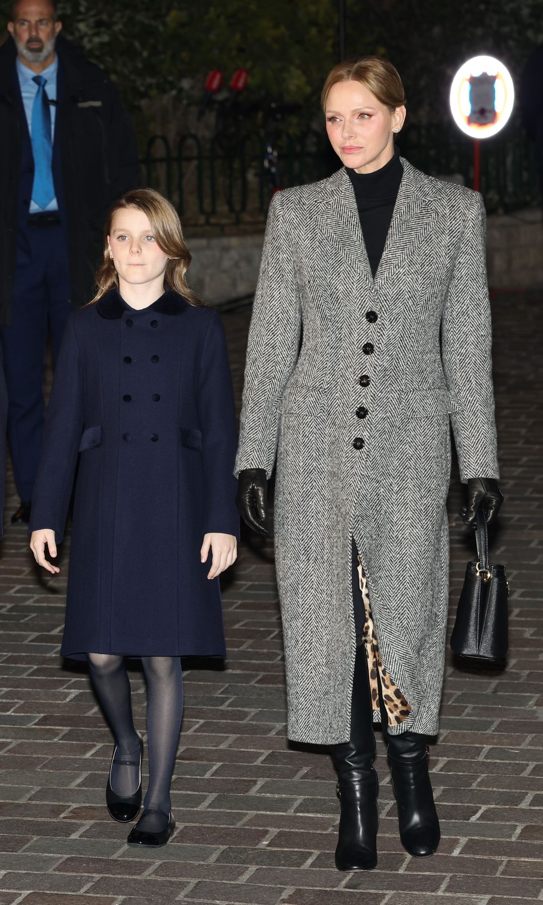 Los looks opuestos de Charlene de Mónaco por Santa Devota en 24 horas ...