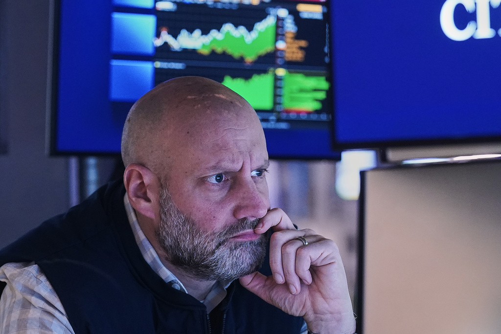 Wall Street mixed on a wave of corporate earnings as the Federal ...