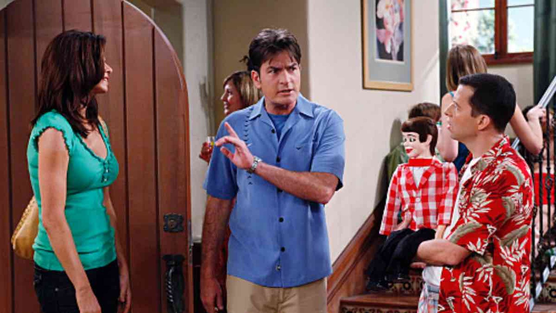Due uomini e mezzo, la serie con Charlie Sheen è uno spaccato di vita ...