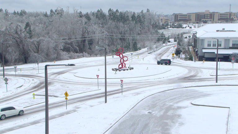 Ole Miss closes through Feb 1st as ice storm leaves campus with limited ...