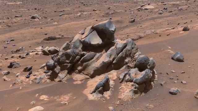 Perseverance rover reveals ancient river landscape on Mars