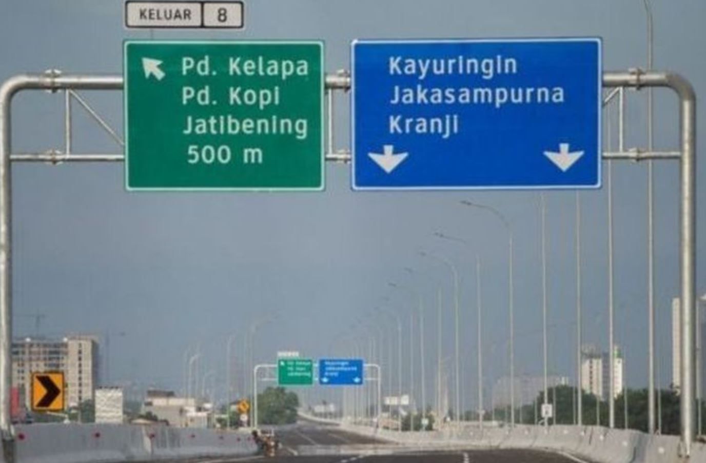 Hijau dan biru, ini arti dua warna rambu penunjuk arah di jalan tol