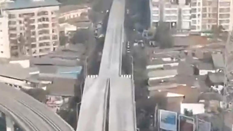 4 lanes abruptly turning 2 on flyover near Mumbai sparks ridicule, alarm