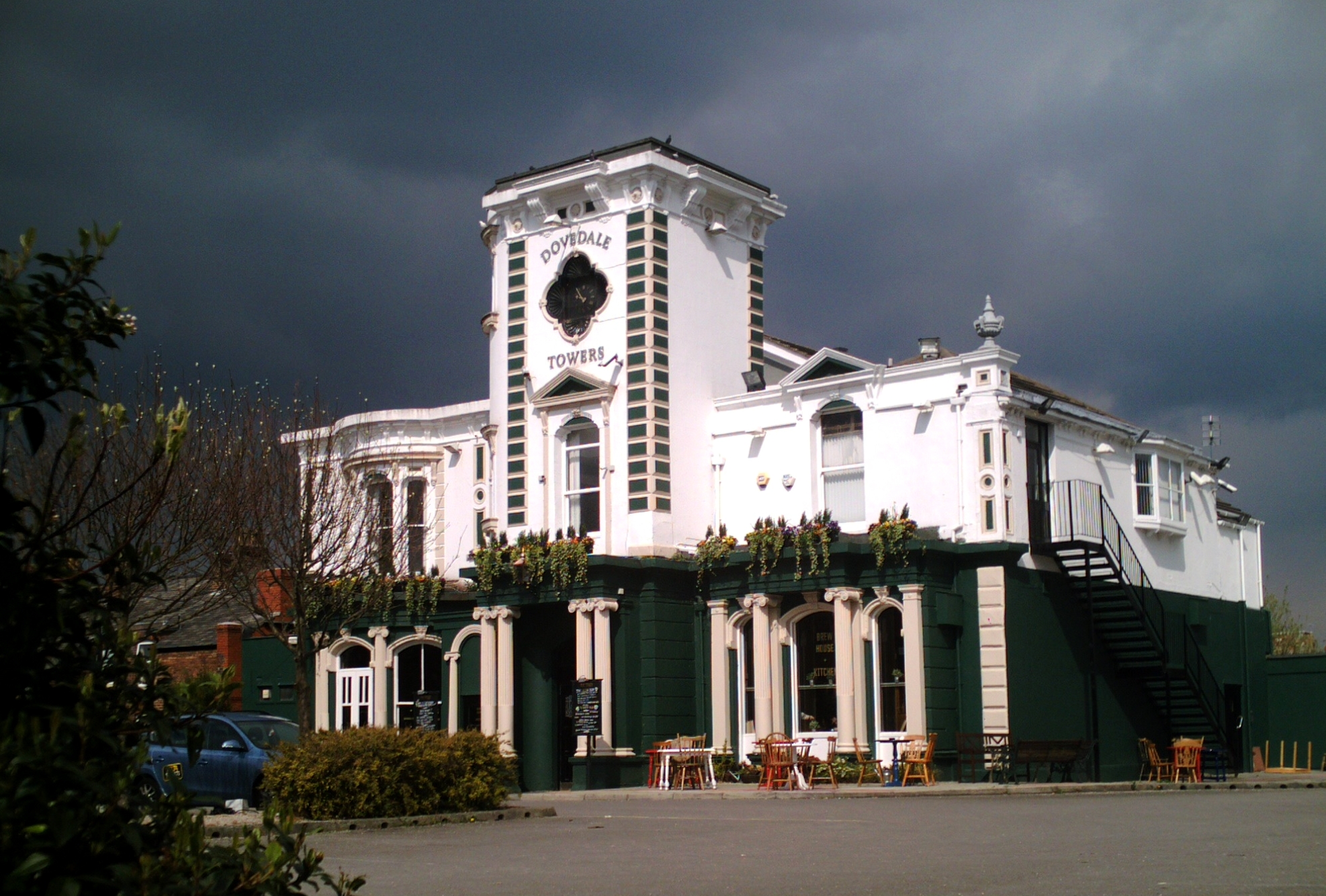 'Beloved' Liverpool pub The Dovedale Towers closes as future revealed