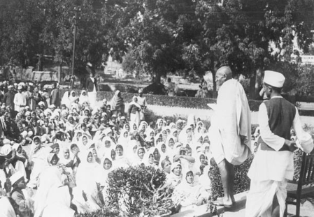 Mahatma Gandhi, pacifista: "La felicidad es cuando lo que piensas, lo ...