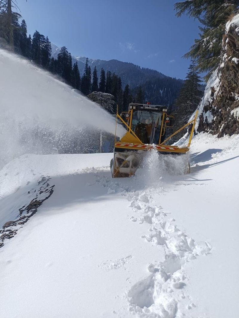 40 soldiers among 60 rescued from snowbound stretch in J-K’s Doda after ...