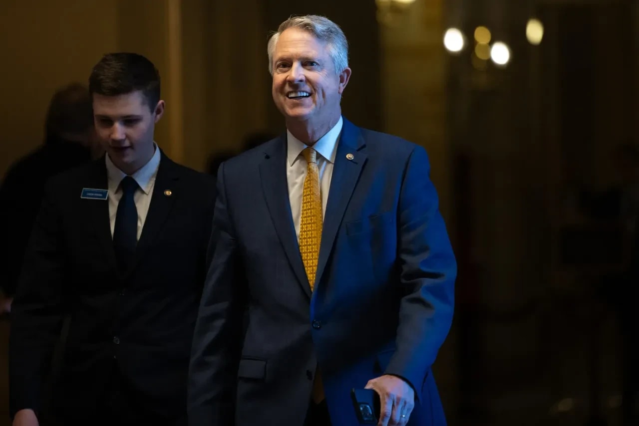 Crypto bill momentum builds after swipe-fee proposal is shelved