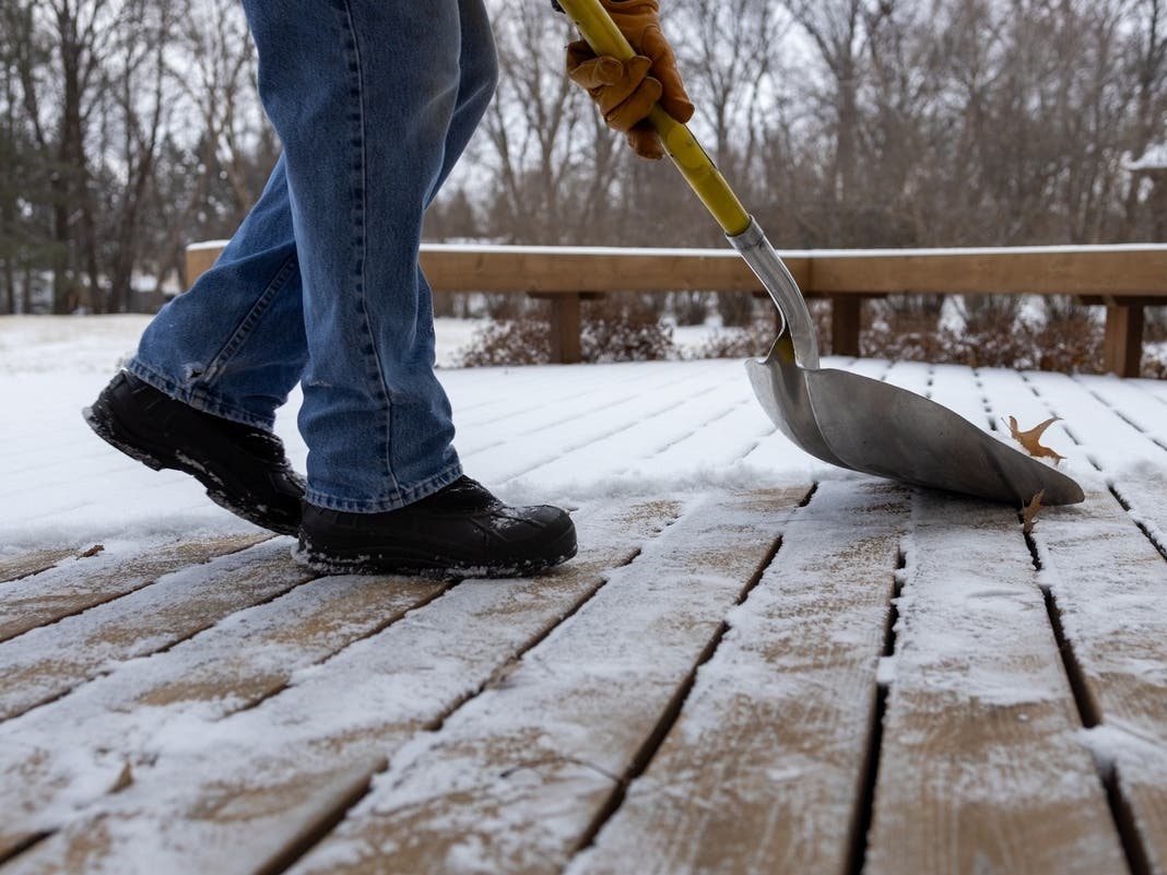 Snowstorm acts of kindness: Man shovels FDNY first responders' driveway