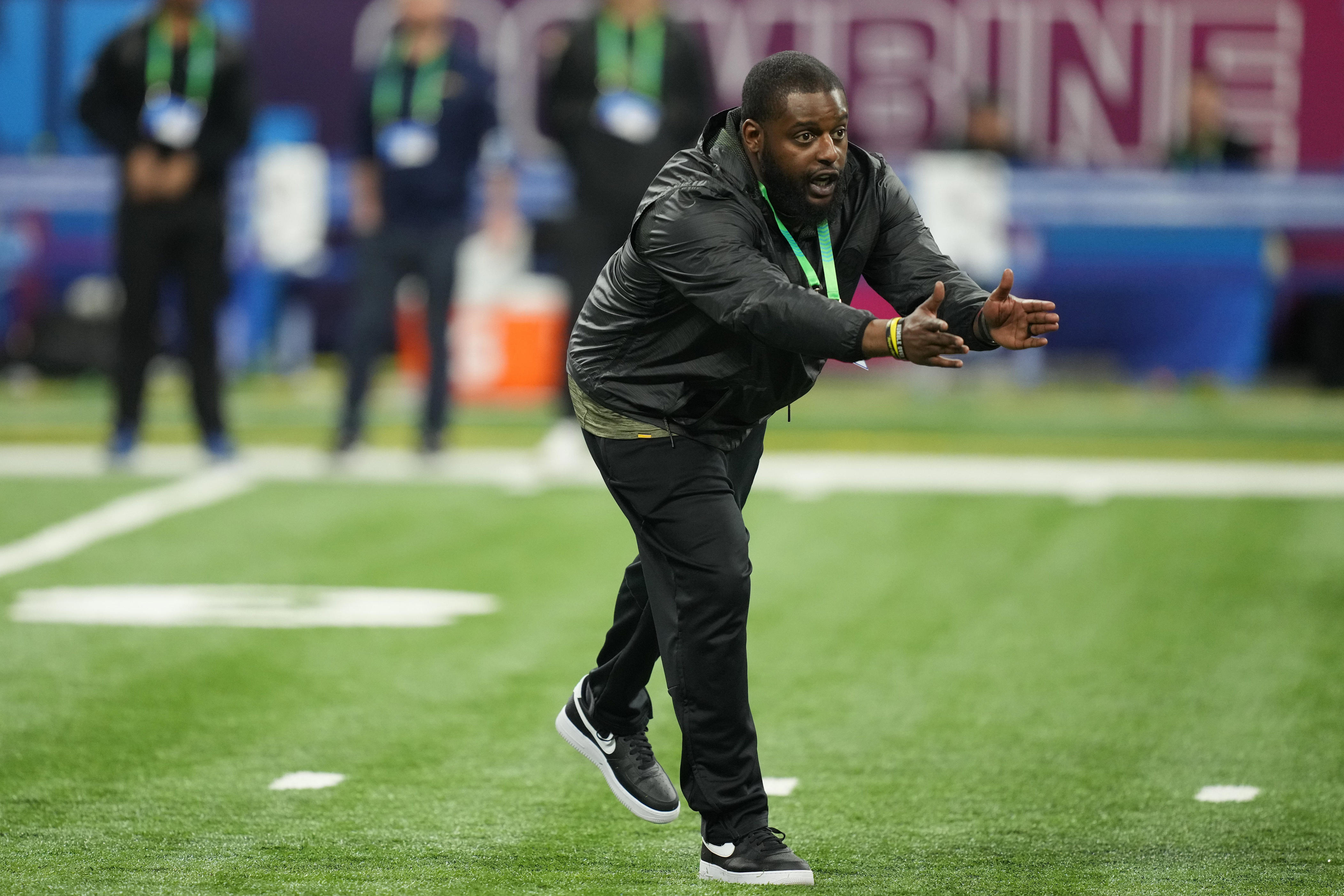 3-4 incoming? Cowboys interview of Steelers coach hints at new defense