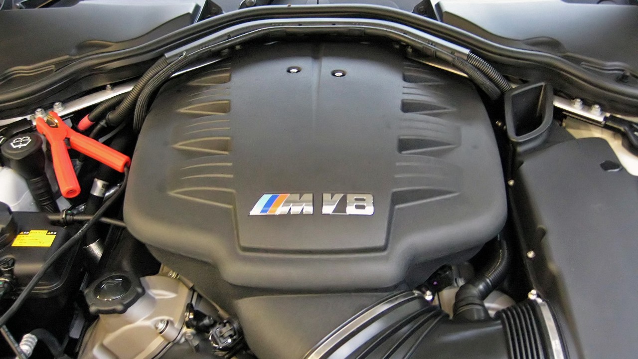 BMW refuses to drop V8 and V12 muscle in its electric transition