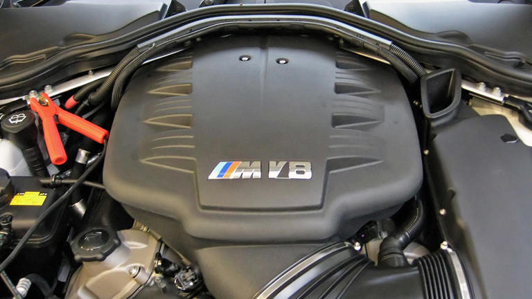 BMW refuses to drop V8 and V12 muscle in its electric transition