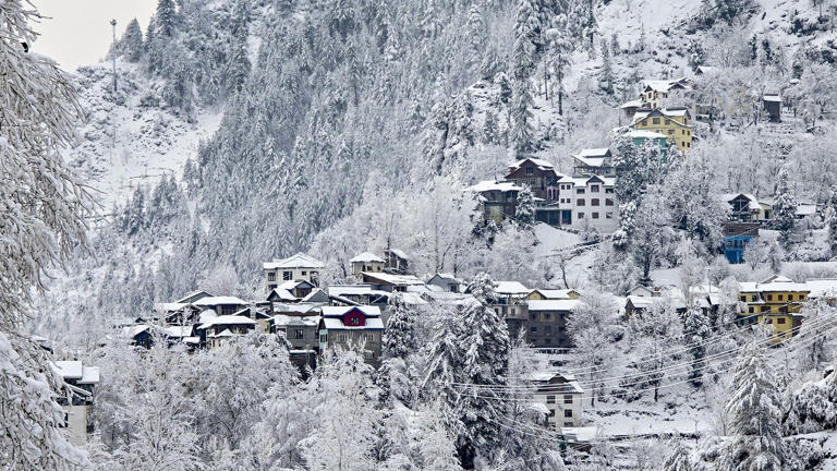 J-K: 40 soldiers among 60 rescued from snowbound stretch in Doda after ...