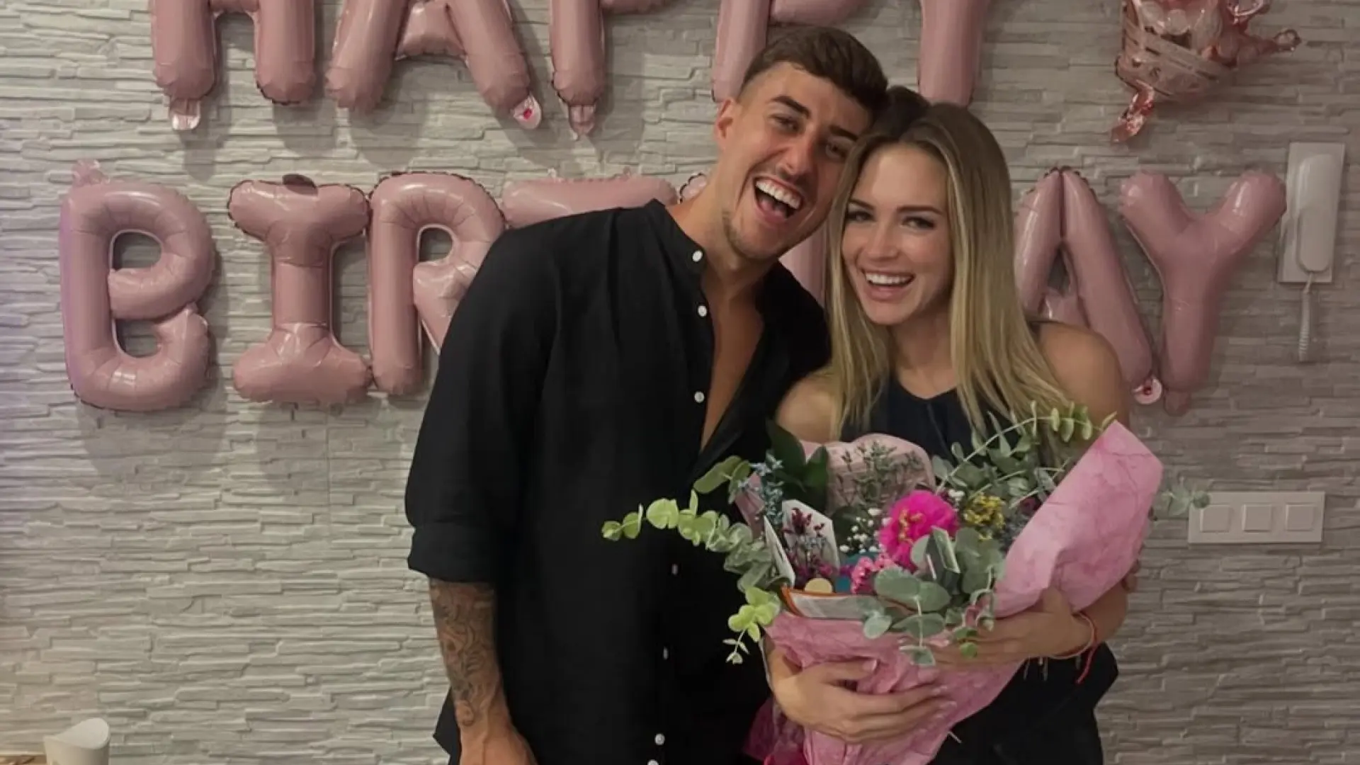 Almudena y Borja abren su álbum de fotos y enseñan todo lo que han ...