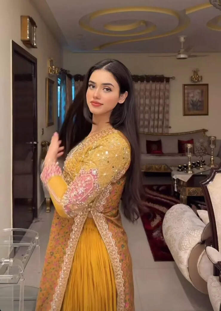 Pakistani TikToker Alina claims her leaked MMS video is AI-generated ...