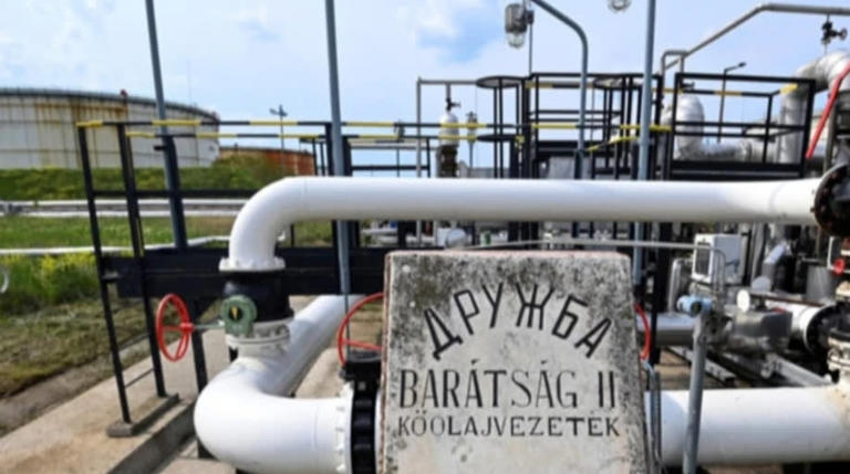 Transit to Hungary and Slovakia: Russia strikes Druzhba oil pipeline ...