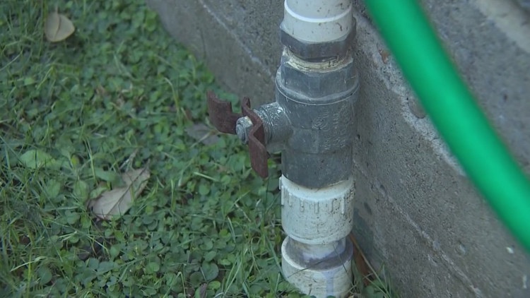 Here's how you can tell if your pipes are frozen, plus what steps you ...