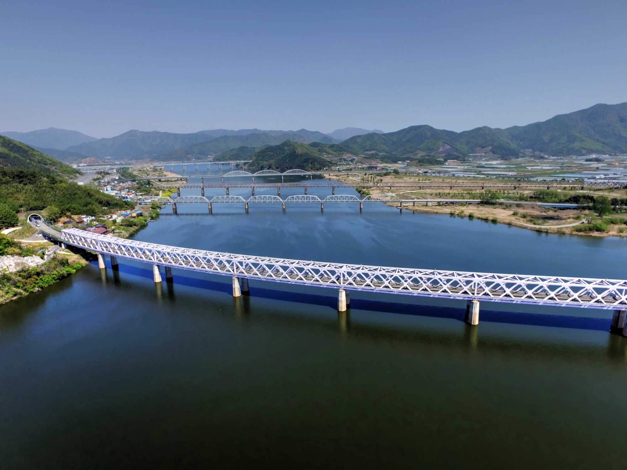 Unusual facts about famous bridges