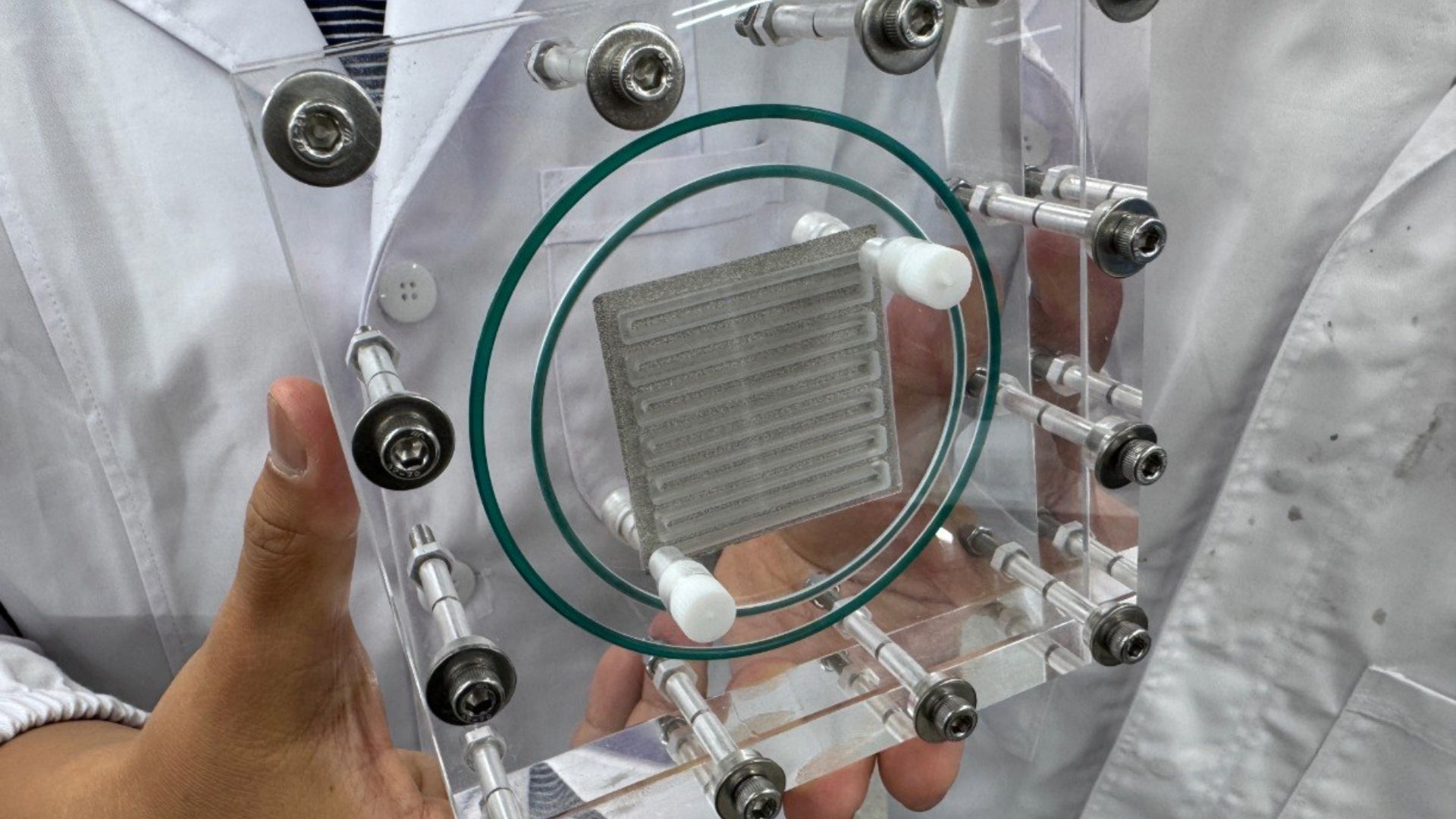 Pollution to power: Scientists turn carbon emissions into jet fuel in a ...