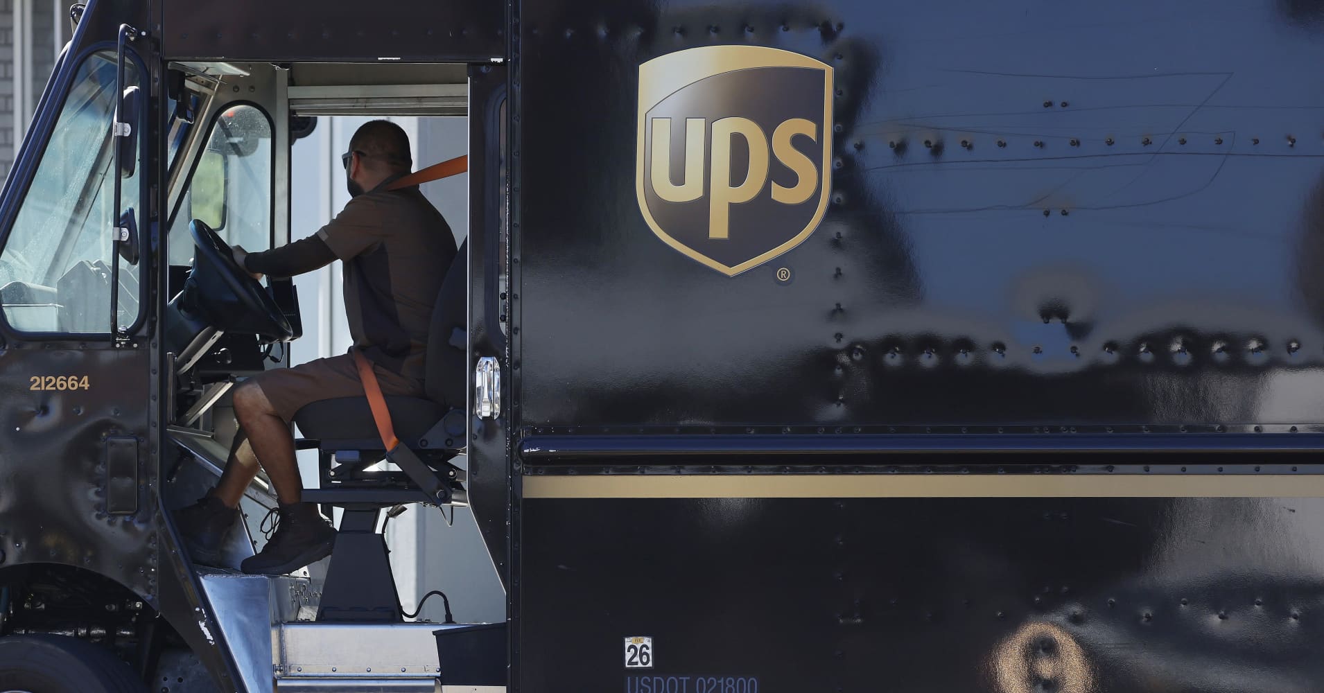 UPS to cut additional 30,000 jobs in Amazon unwind, turnaround plan