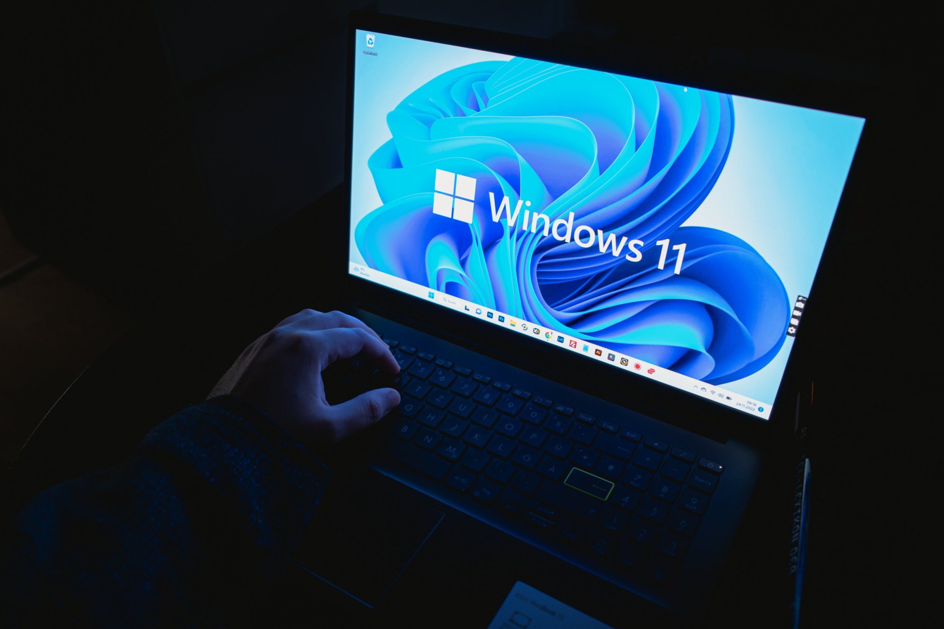 Microsoft Outlook users urged to update after bug