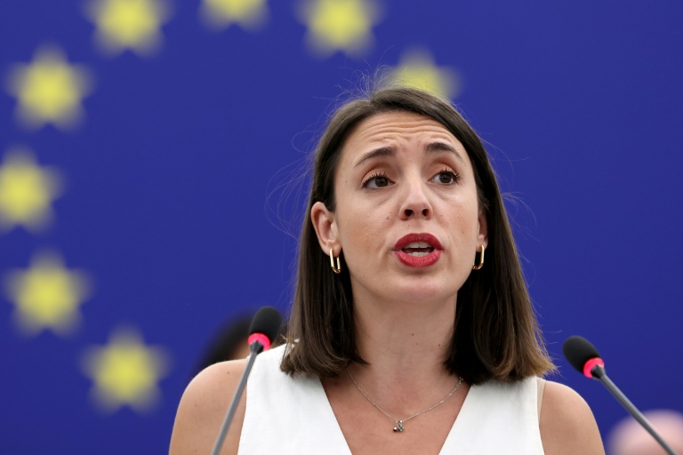 España prevé regularizar a medio millón de inmigrantes, la mayoría ...