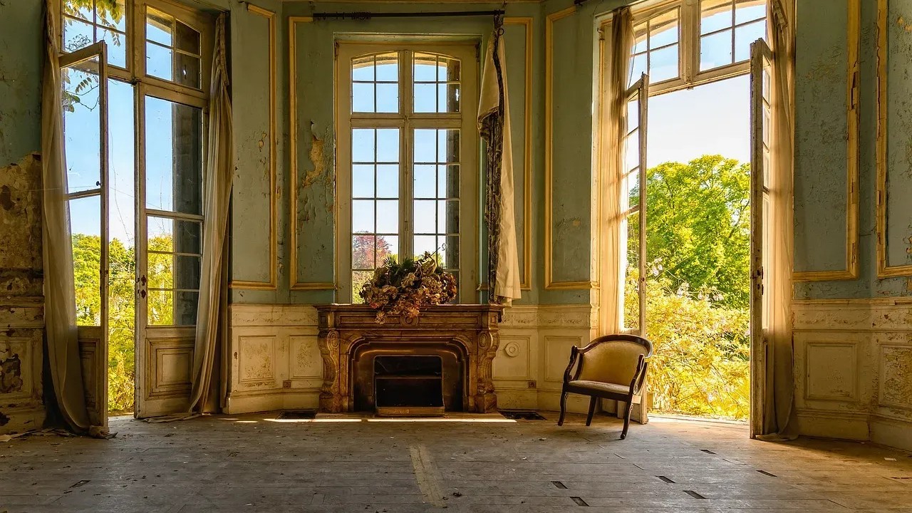 Ghost mansions: The 5-room "forever home" is becoming an unsellable ...