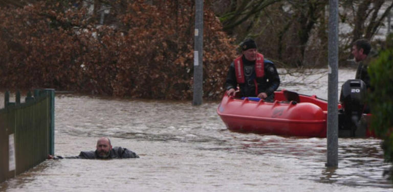 'Devastating' scenes in Enniscorthy as flood risks remain for Ireland ...