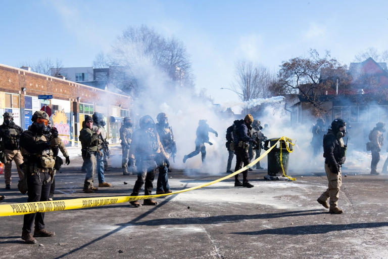 Women accused of biting agents’ fingers moments after Alex Pretti was ...