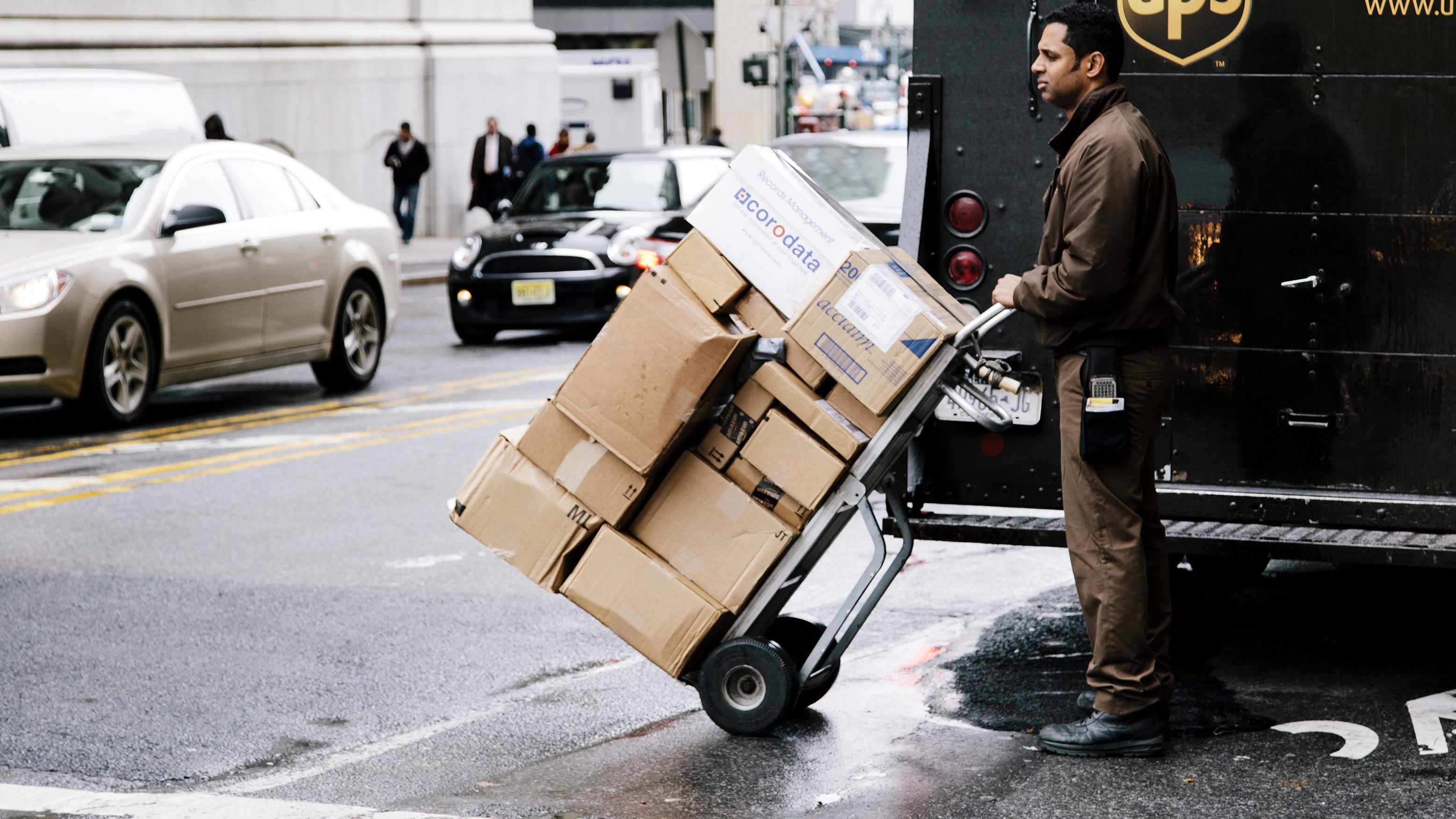 Największa na świecie firma kurierska zwolni 30 tys. pracowników