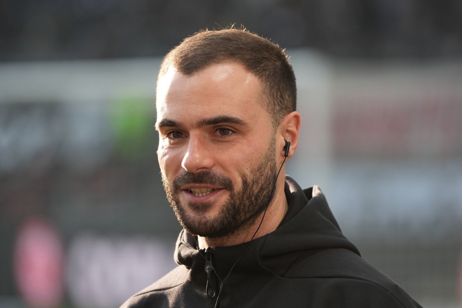 Frankfurt not distracted by coaching issue and seek decent CL exit