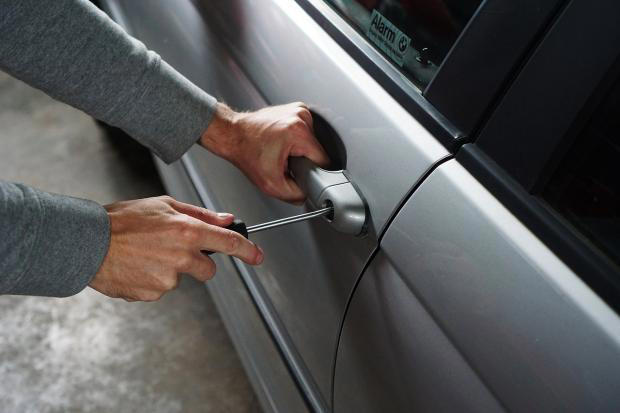 Police appeal after two vehicle break-ins in Bradford