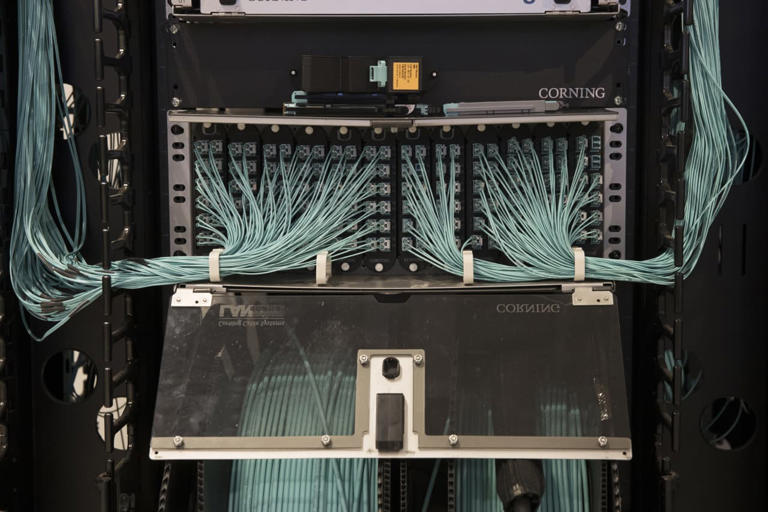 Corning stock jumps 16% on deal with Meta. Glass maker is an AI darling.