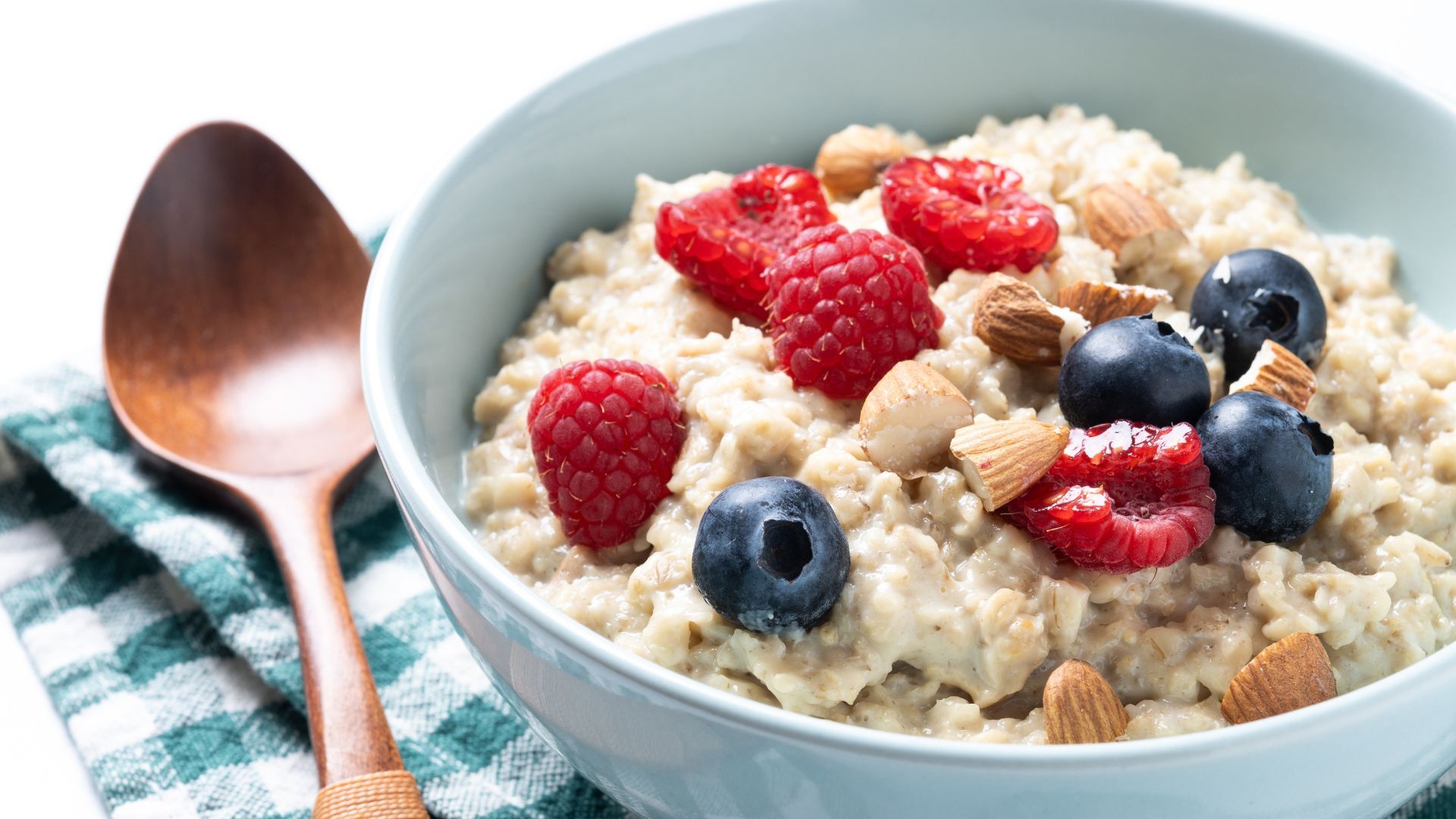 What nutritionists want you to know about oatmeal
