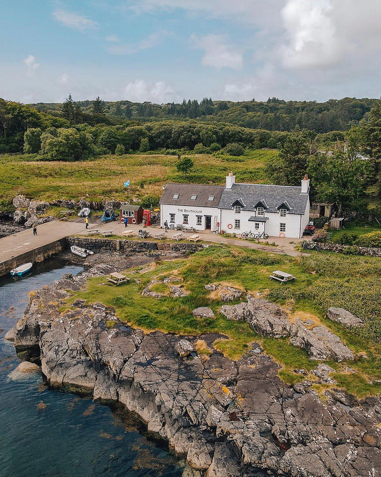 Dream job alert at Banjo and Ro’s remote and beautiful Boat House cafe ...