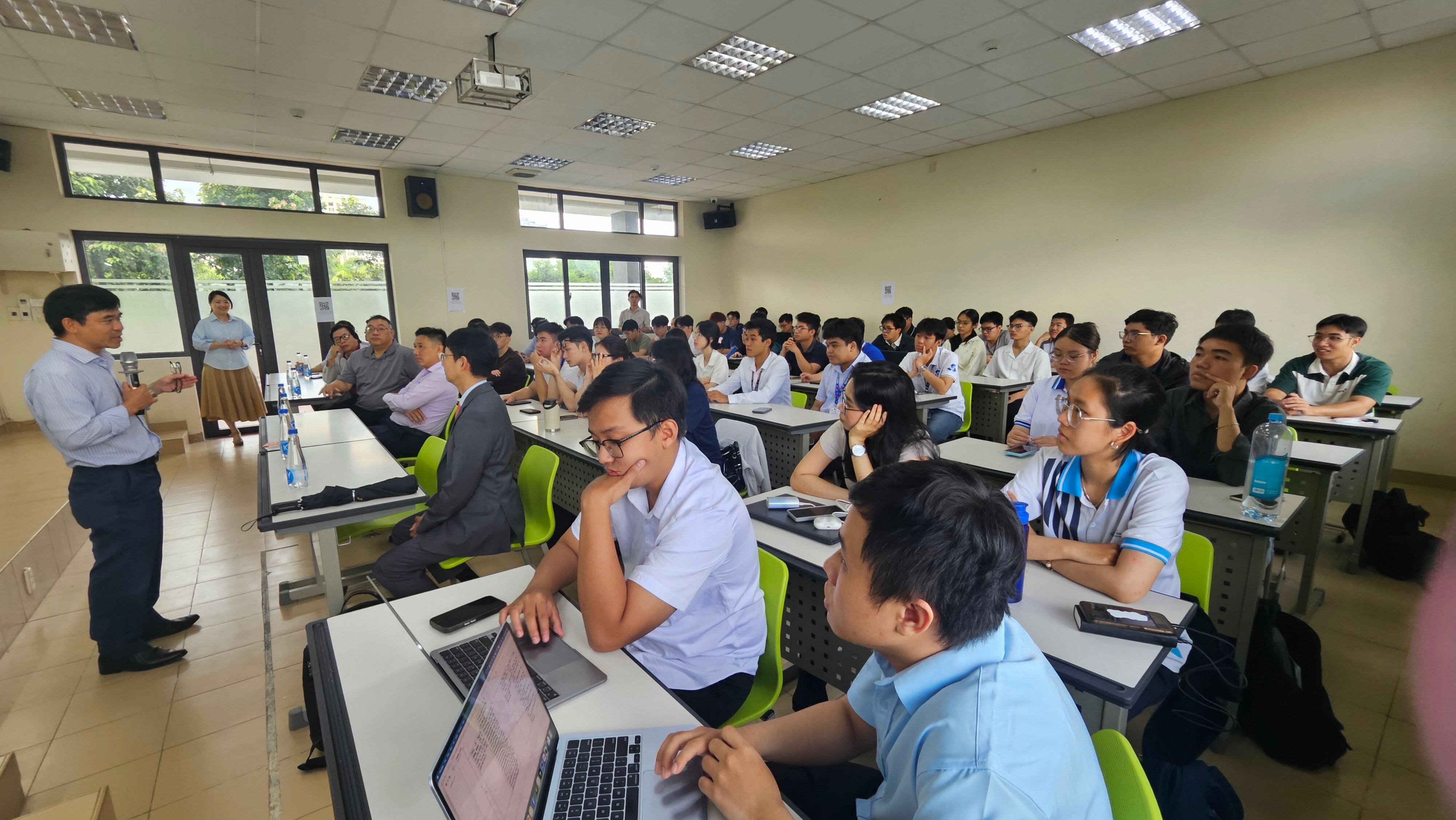 SNU targets Vietnamese science talent with tuition support