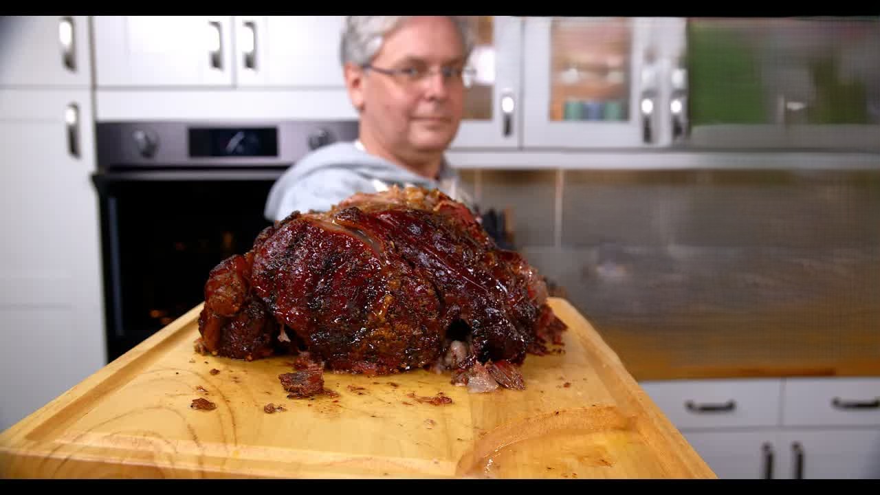 Breaking the traditional rules – slow smoking a prime rib like a brisket