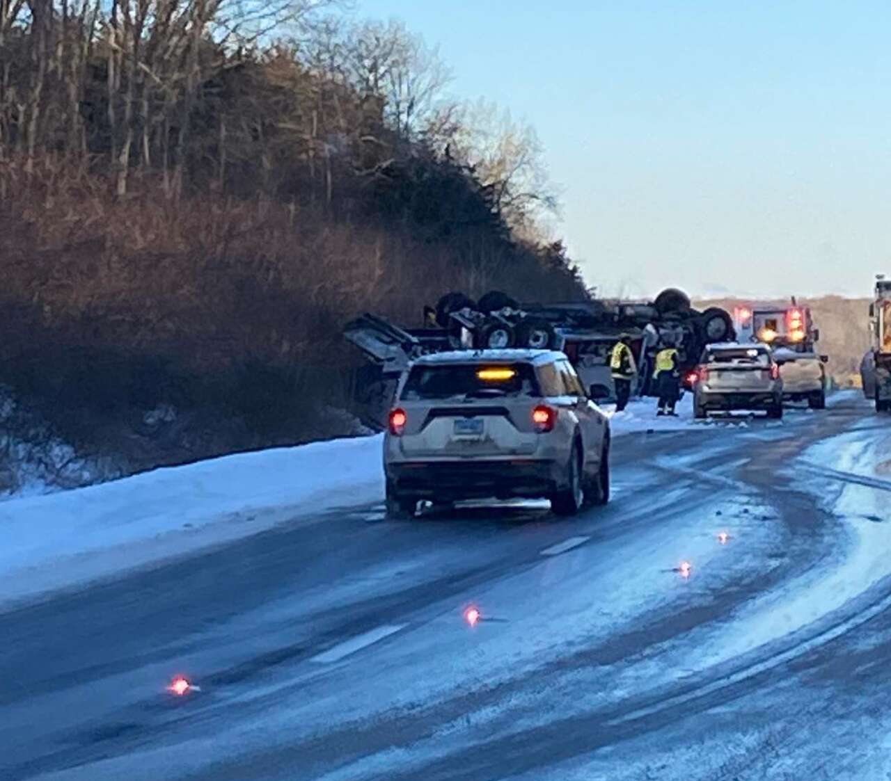Stonington truck crash closes Interstate 95 Tuesday morning, state ...