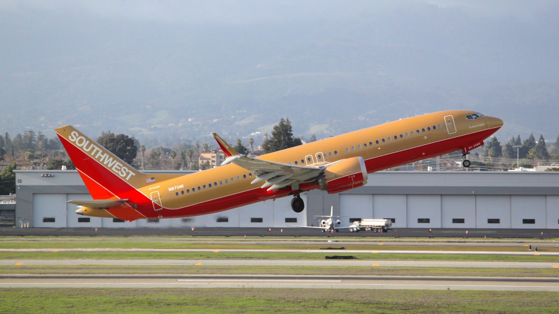 Southwest Airlines deploys retro Boeing 737 MAX 8 to operate final ...