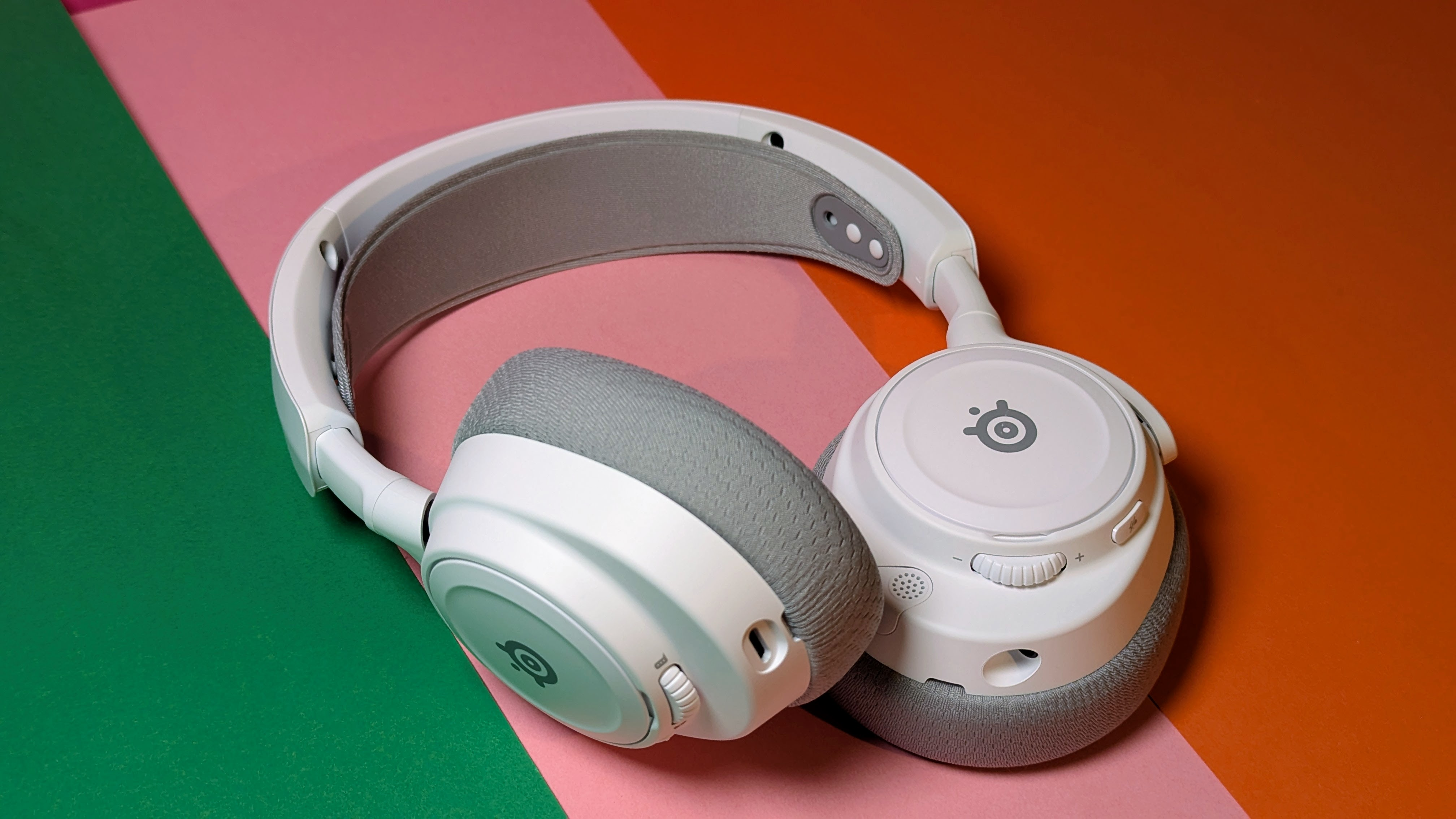 Richtig gutes Gaming-Headset: Steelseries Arctis Nova 7 Wireless Gen 2 ...