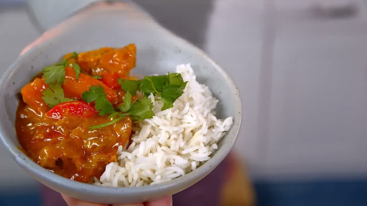 Familiar flavors with a twist – a chicken curry inspired by tikka masala
