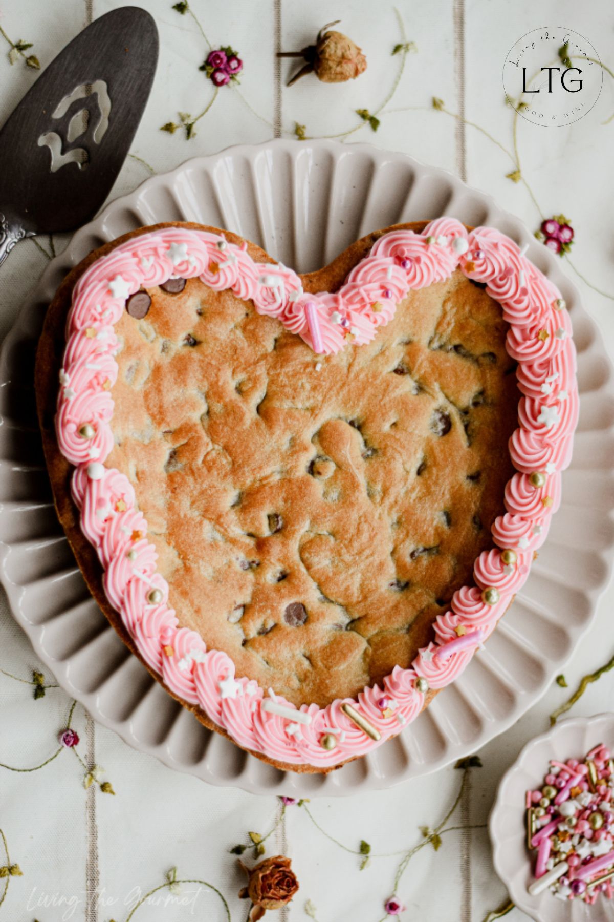 Chocolate chip cookie heart cake