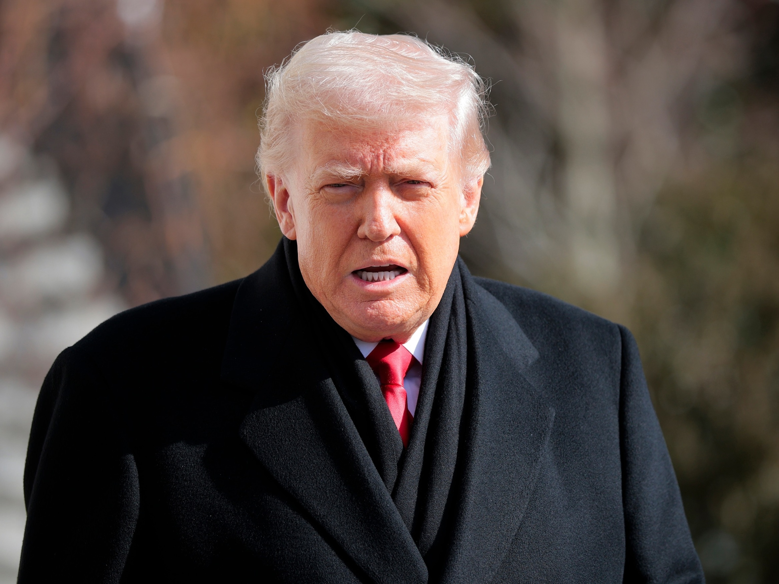 Minneapolis live updates: Trump says Noem won't step down