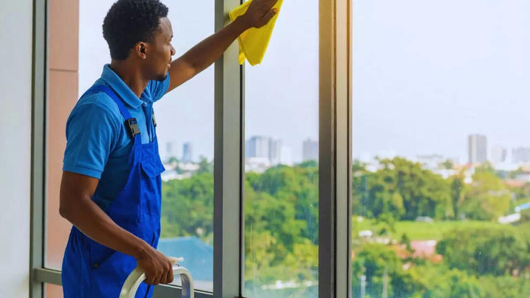How to make your old glass windows shine like new; tricks that ...