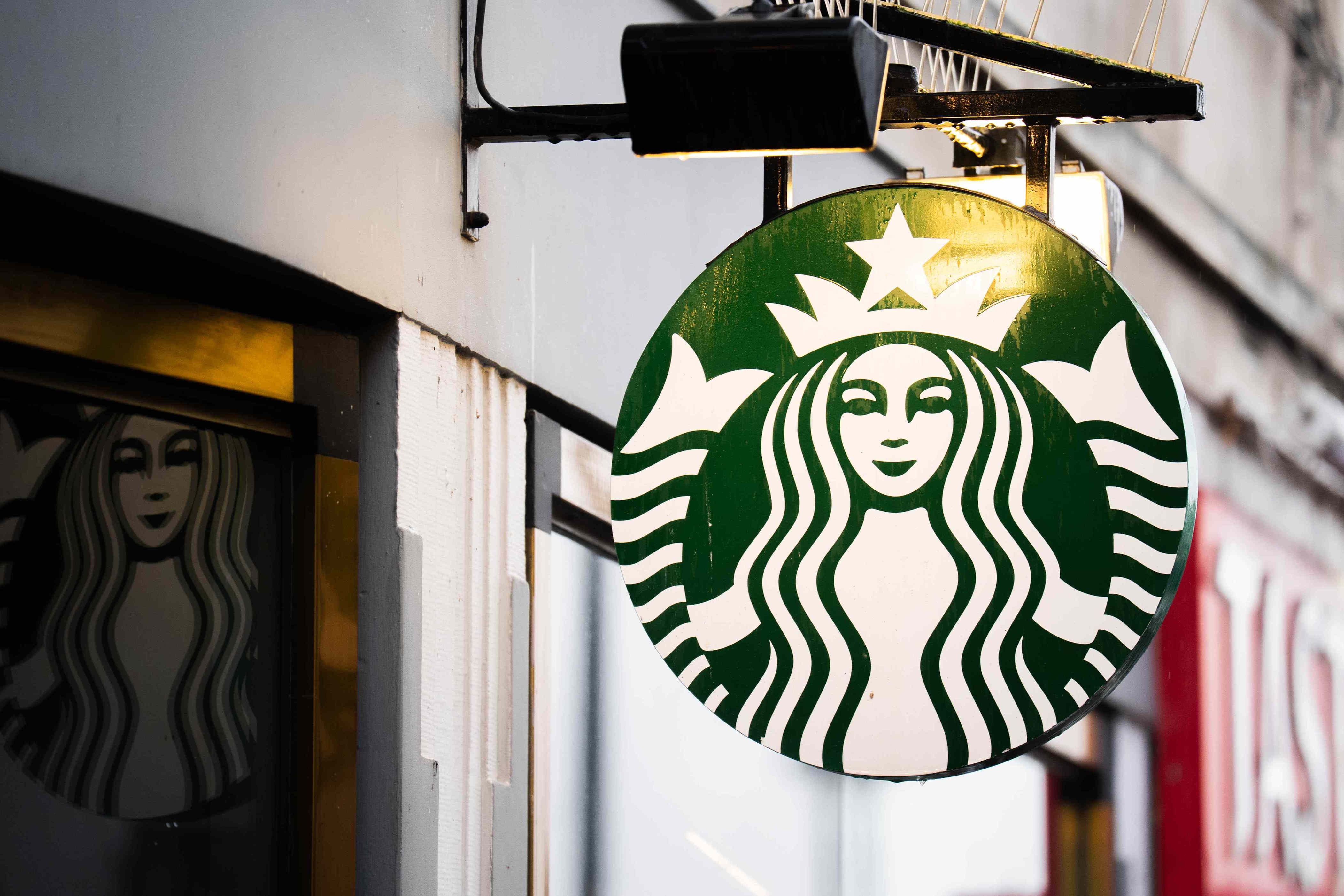 Are investors buying the Starbucks turnaround plan? This year, they're ...