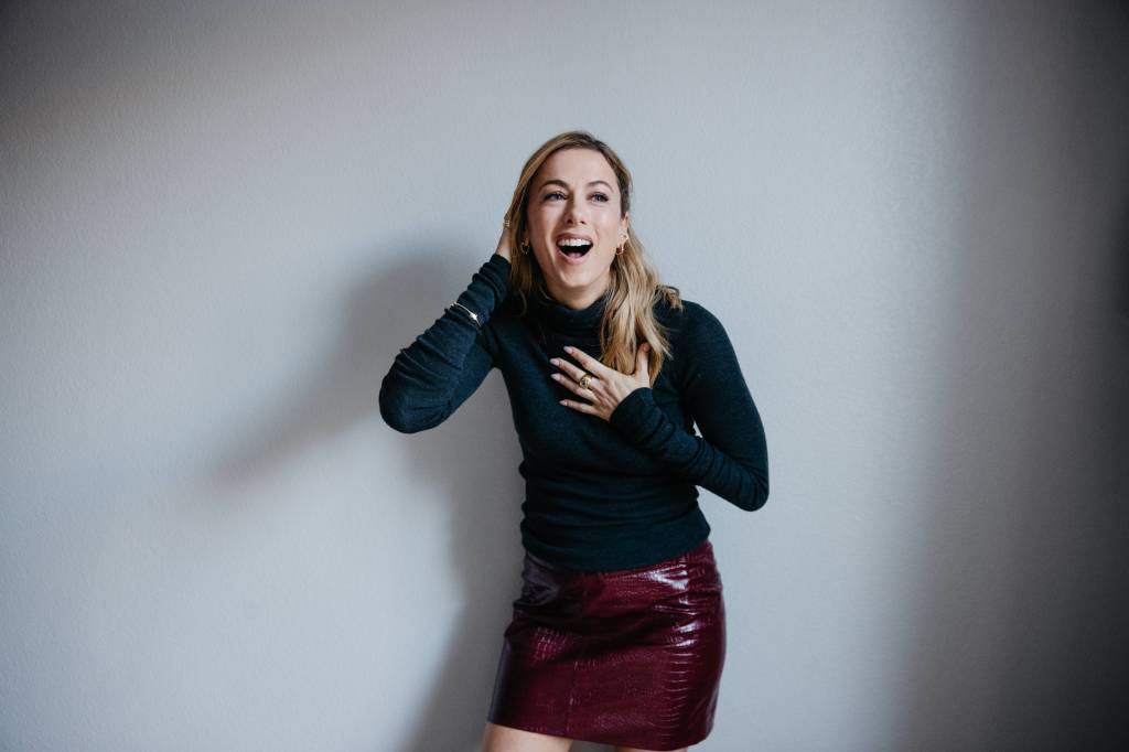 'Chasing Summer' writer and star Iliza Shlesinger channels summer ...