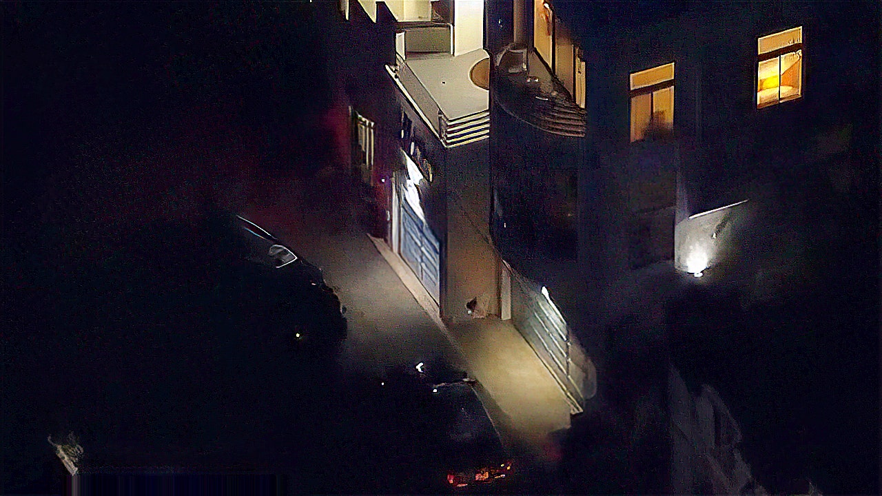 Los Angeles homeowner opens fire on burglary suspects fleeing in Studio ...