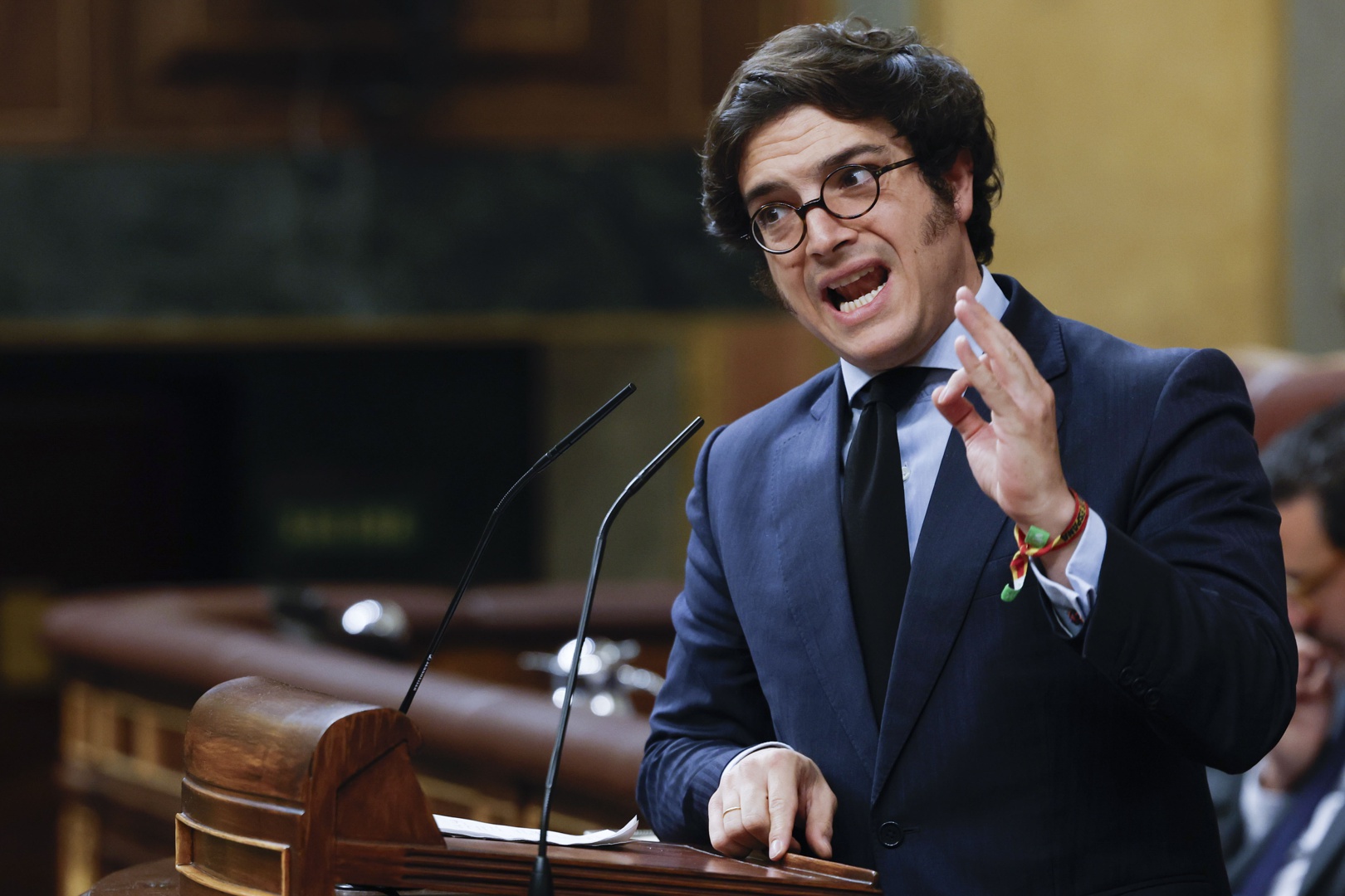 Llaman al orden a un diputado de Vox tras pedir dimisiones al grito de ...