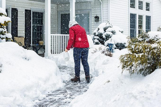 I tried the viral snow-removal hack—and I’ll never go back to shoveling