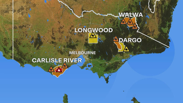 Lives, homes at risk as bushfire threat surges after Victoria's hottest day
